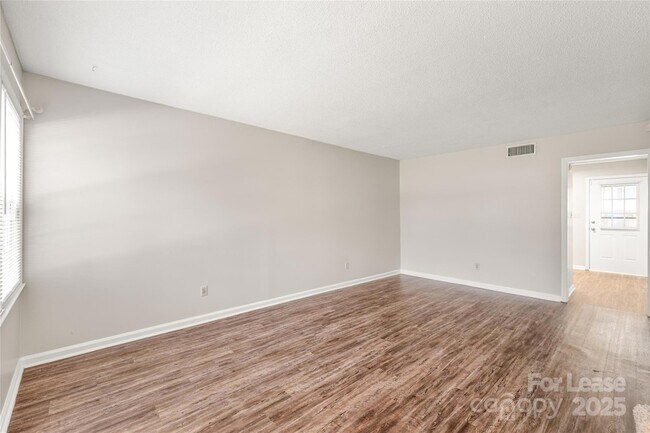 4736 Old Lantern Way - Charlotte, NC 1 units available | CorporateHousing