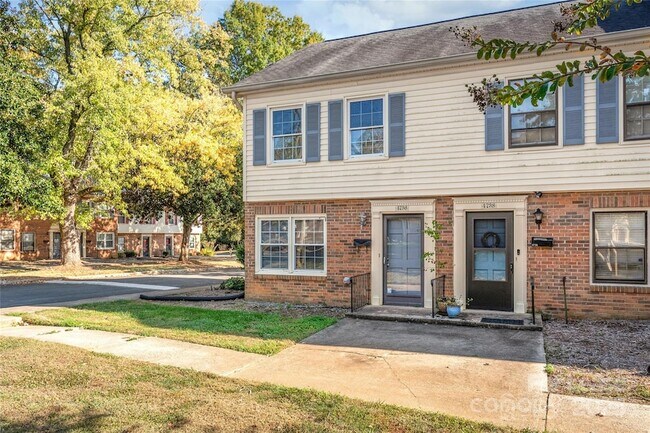 4736 Old Lantern Way - Charlotte, NC 1 units available | CorporateHousing