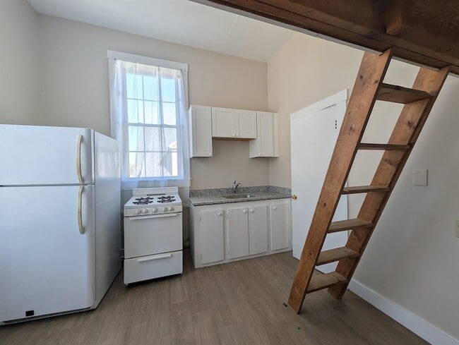 145 Main St Unit 5 - Newmarket, NH 1 units available | CorporateHousing