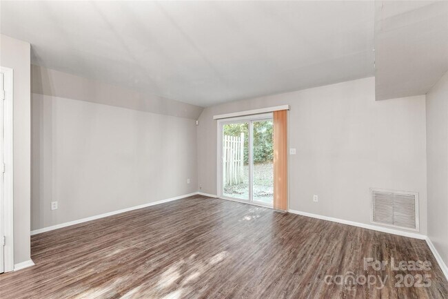 951 Hollywood St - Charlotte, NC 1 units available | CorporateHousing