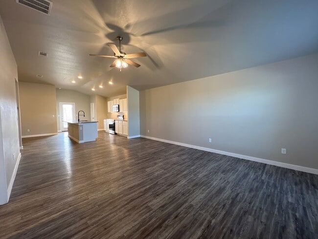7108 E County Rd 99 - Midland, TX 1 units available | CorporateHousing