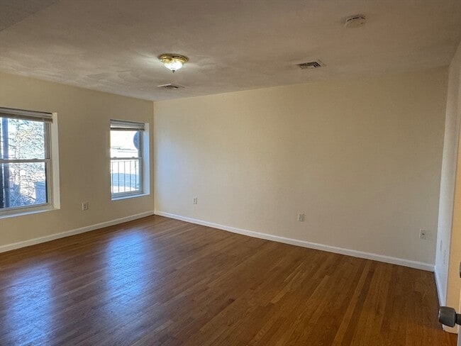 12 Paris St Unit 3 - Boston, MA 1 units available | CorporateHousing