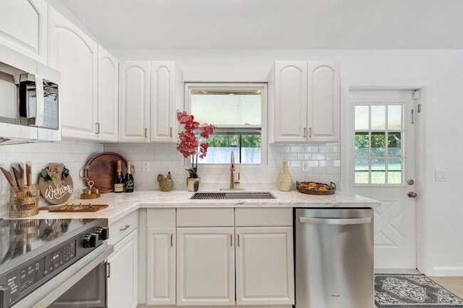 9312 Pinion Dr - Wellington, FL 1 units available | CorporateHousing