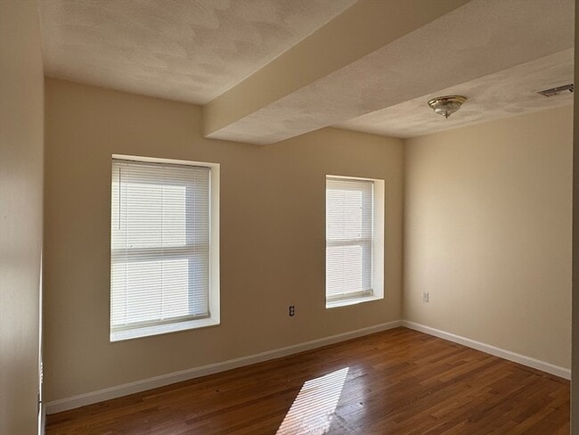 12 Paris St Unit 3 - Boston, MA 1 units available | CorporateHousing