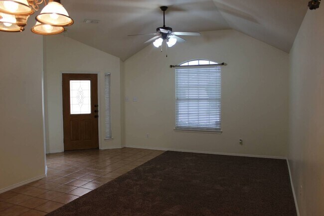 4040 Summerhill Ln - Fort Worth, TX 1 units available | CorporateHousing