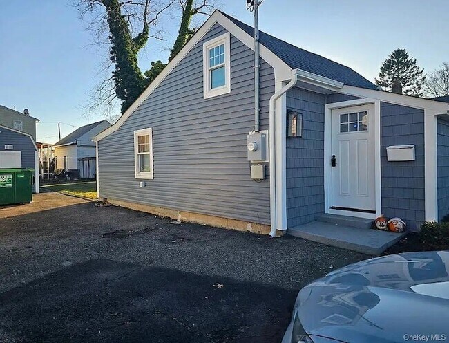 9 Tillie St - Bay Shore, NY 1 units available | CorporateHousing