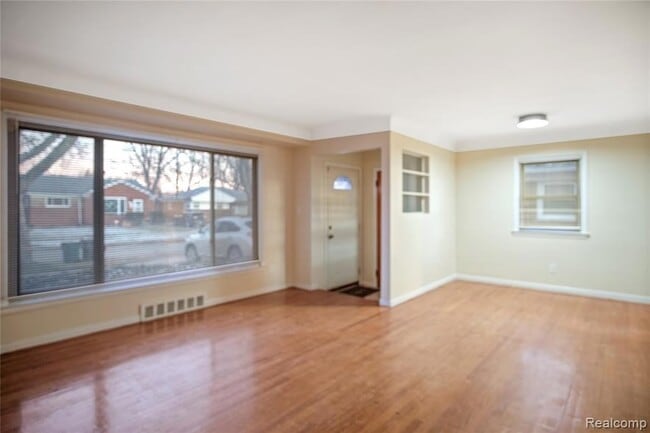 24101 Westhampton St - Oak Park, MI 1 units available | CorporateHousing