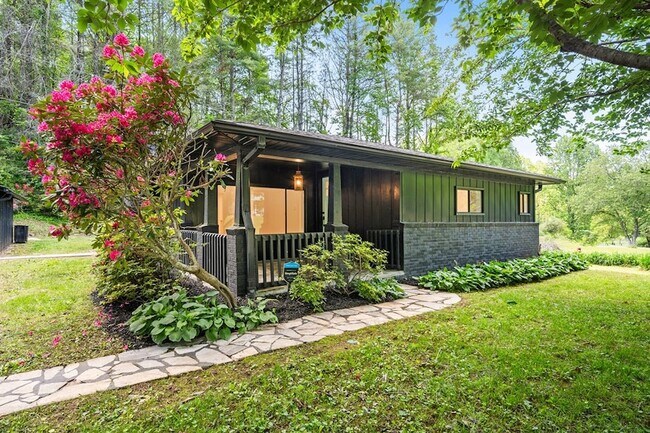 514 Ash Loop Rd Rental - Blue Ridge, Georgia - 1 unit available ...