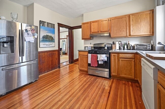 822 Centre St Unit 3 - Boston, MA 1 units available | CorporateHousing