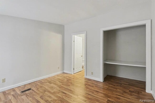 1295 W Cook Rd - Grand Blanc, MI 1 units available | CorporateHousing