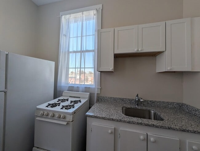 145 Main St Unit 5 - Newmarket, NH 1 units available | CorporateHousing