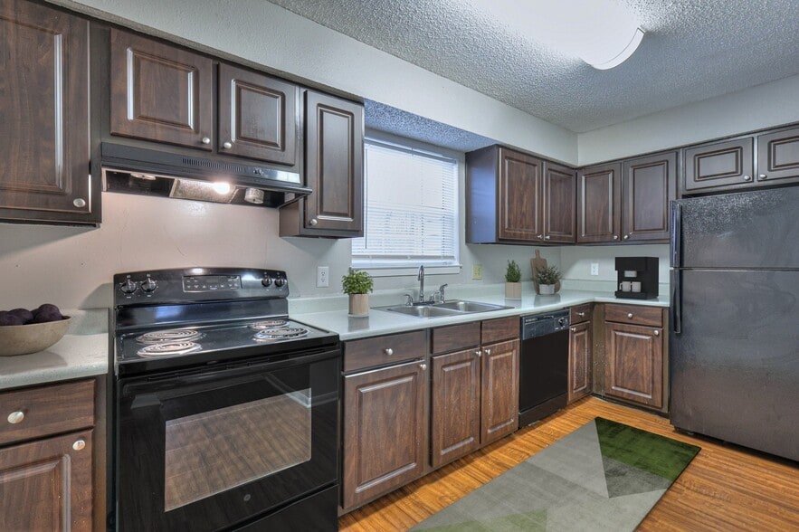 Landmark at Lyncrest Reserve - Nashville, TN 17 units available ...