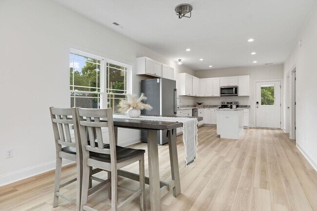 1025 Frye St - Waynesboro, VA 1 units available | CorporateHousing