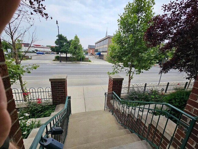 120 E Mound St Unit 2 - Columbus, OH 1 units available | CorporateHousing